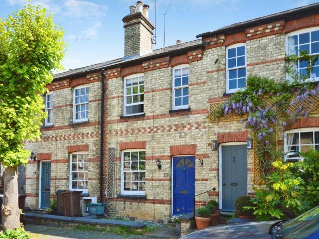 Oster Street, St Albans, AL3 2 bed terraced house to rent £2,400 pcm £554 pw