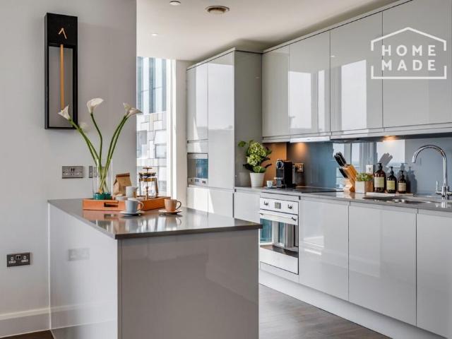 Ostro Tower, Canary Wharf, E14 2 bed flat to rent £3,760 pcm £868 pw