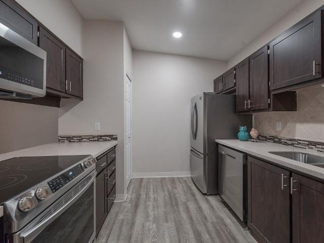 Oswego Cove 2 Bedroom Apartment for Rent at 97 Kingsgate Rd, Lake Oswego, OR 97035 Oak Creek