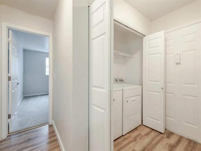 Oswego Cove 2 Bedroom Apartment for Rent at 97 Kingsgate Rd, Lake Oswego, OR 97035 Oak Creek