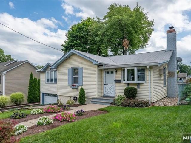 Oswego Ave, Par Troy Hills Township, Home For Sale