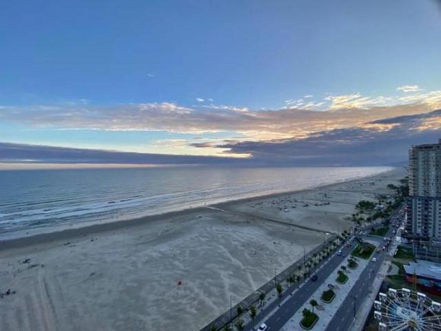 OPORTUNIDADE 3 Quartos, sendo 1 suite, sacada com vista mar na Tupi