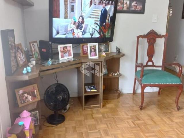 Oportunidade 2 dormitórios com dependência de empregada em Petropolis