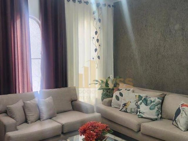 OPORTUNIDADE COM RENDA! Casa em Terreno de 202m²e área construída de 147m², 3 dormitórios, 1 suít