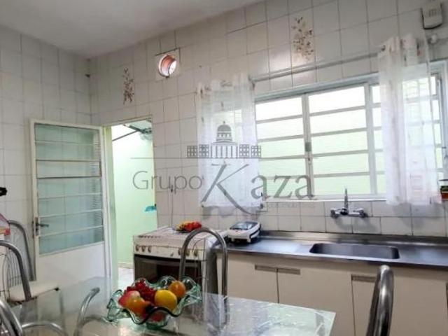 Oportunidade Casa Térrea com Edícula Jardim Bela Vista Jacareí 2 Dormitórios 150m²