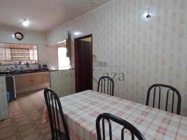 Oportunidade Casa Térrea com Edícula Jardim Satélite 3 Dormitórios 106,67m²