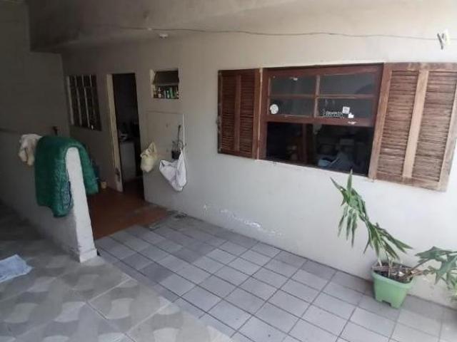 OPORTUNIDADE: CASA TERREA COM 2 QUARTOS E EDÍCULA