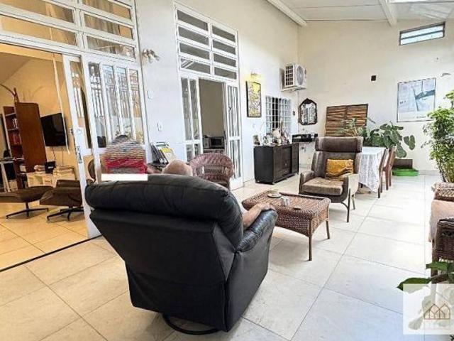 Abaixou para vender. Casa térrea com 3 quartos + studio na 708 Sul R$ 1.050.000