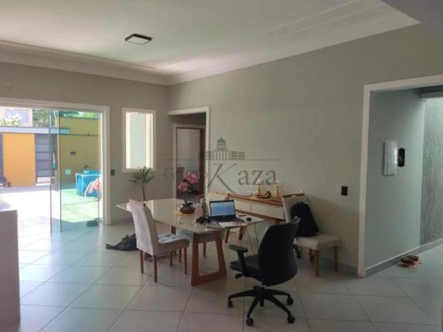 Oportunidade Casa térrea Bosque dos Eucaliptos 3 dormitórios 190m²
