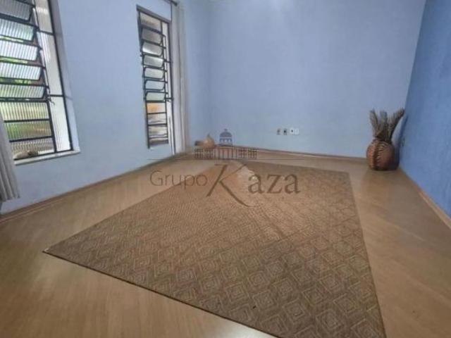Oportunidade Casa Térrea Bosque dos Eucaliptos 3 Dormitórios 250m²