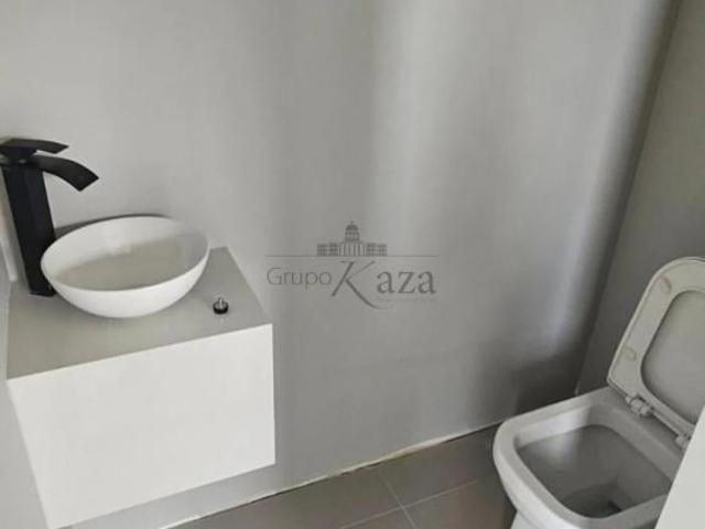 Oportunidade Casa Térrea em Condomínio Reserva Aruanã Loteamento Floresta 3 Suítes 174m²