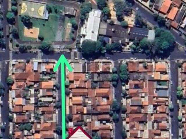 Oportunidade! Casa térrea, espaçosa com 02 dormitórios, 02 vagas, quintal em local seguro!