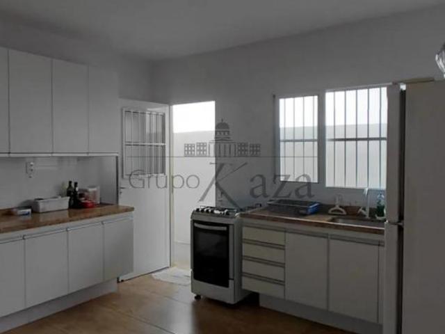 Oportunidade Casa Térrea Jardim das Indústrias 3 Dormitórios 110m²
