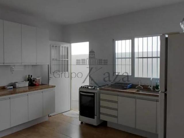 Oportunidade Casa Térrea Jardim das Indústrias 3 Dormitórios 110m²