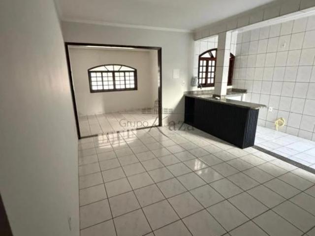 Oportunidade Casa Térrea Jardim Itapoã 2 Dormitórios 112m²