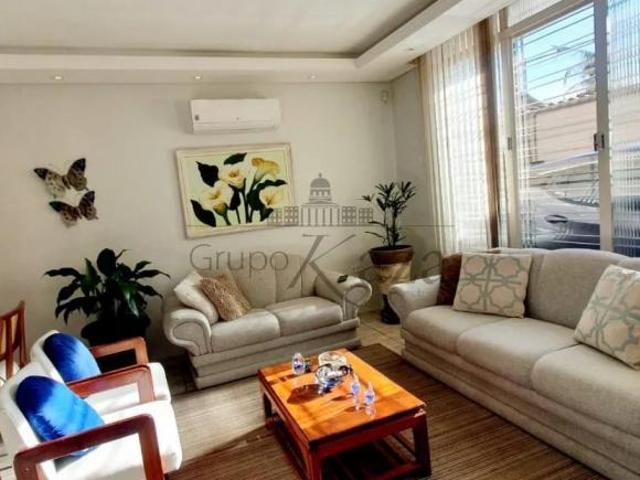 Oportunidade Casa Térrea Jardim Siesta Jacareí 3 Dormitórios 188,64m²