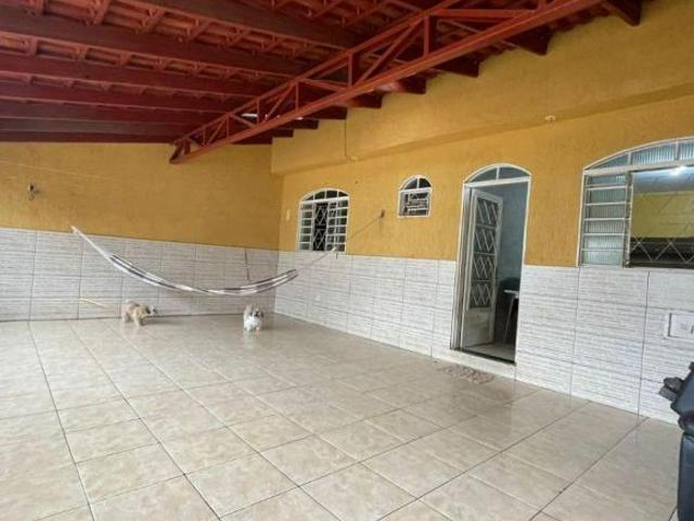 Oportunidade, casa toda na laje, 3 quartos, sendo 1 suíte, garagem para 3 carros