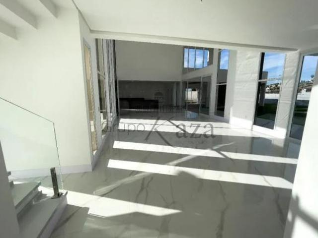 Oportunidade Casa Urbanova Residencial Mont Blanc 4 Suítes 741m²
