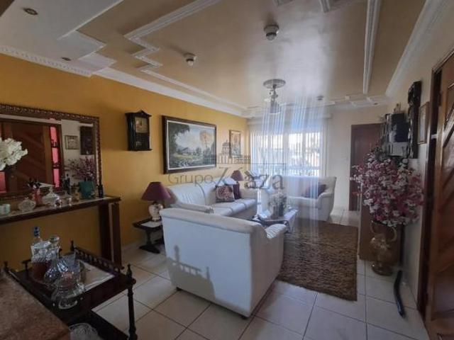 Oportunidade Casa Vila Pinheiro Jacareí 3 Dormitórios 177m²