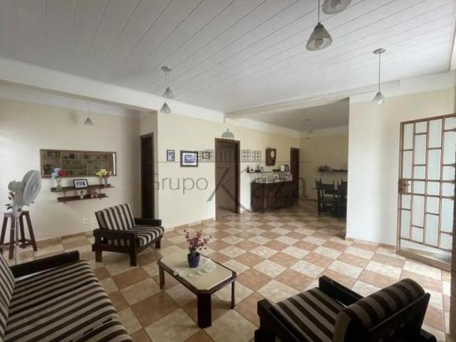 Oportunidade Casa Vila Santa Helena 5 Dormitórios 200m²