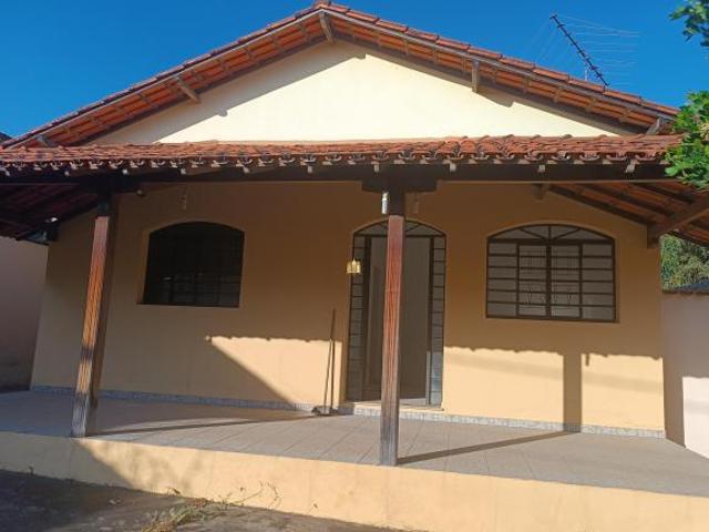 Oportunidade! Casa à venda no Centro de Esmeraldas/MG R$430.000,00 Aceita veículo como parte pgto