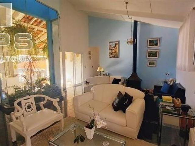 Oportunidade! Casa à venda no Condomínio Flamboyant, dentro de Atibaia, excelente localização, aceit