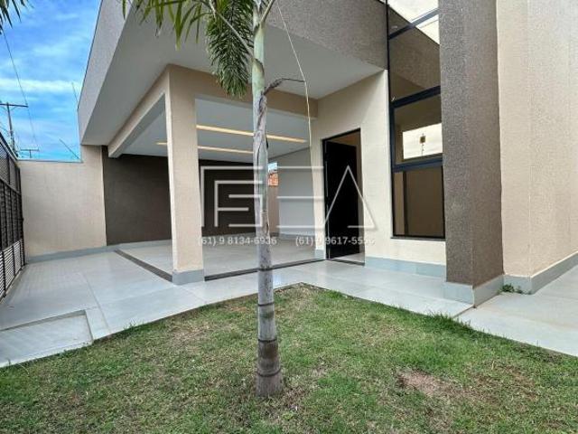 Oportunidade! Casa à venda com 03 Quartos sendo 01 suíte