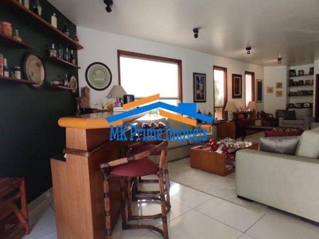 Oportunidade Casa à venda com 3 quartos por R$ 2.350.000 Res. 5 Alphaville