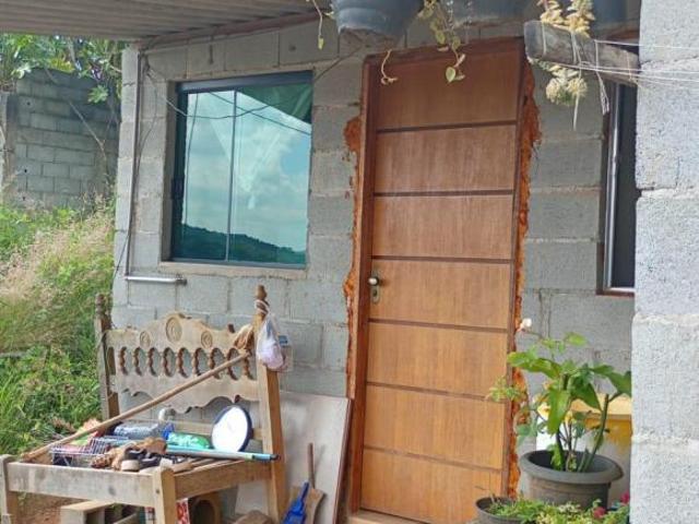 OPORTUNIDADE – CASA À VENDA INACABADA