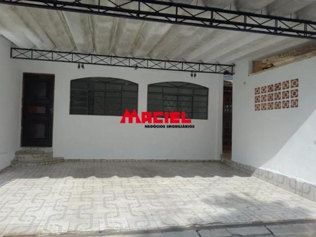 OPORTUNIDADE CASA AMPLA 03 DORMITÓRIOS CONJ. SÃO BENEDITO JACAREÍ ÓTIMA LOCALIZAÇÃO