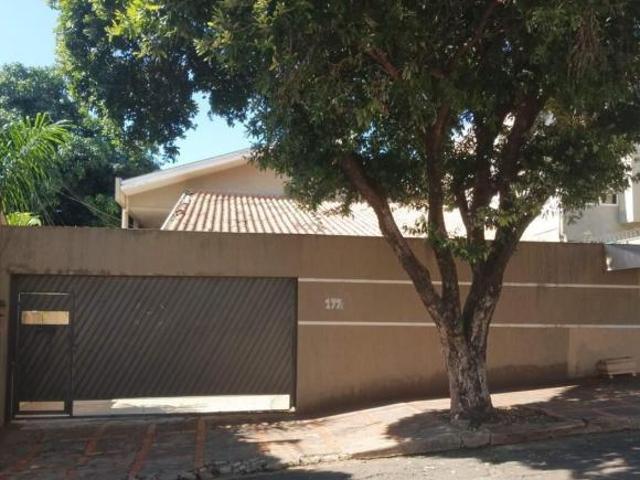 Oportunidade! Casa Ampla e Bem Localizada