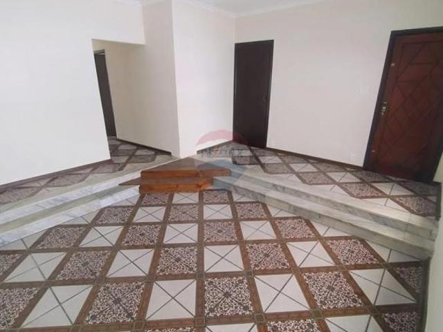 OPORTUNIDADE ! Casa ampla e espaçosa em Vila Augusta! OPORTUNIDADE !