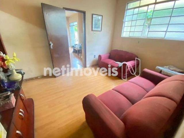 Oportunidade: Casa antiga em lote de 384m²  no Carlos Prates – Excelente localização!