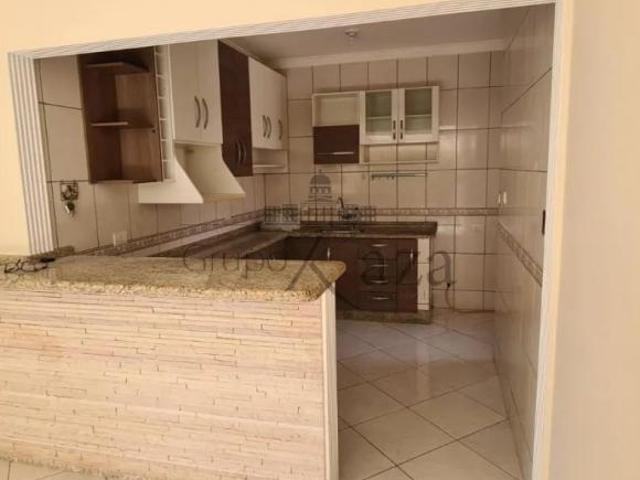 Oportunidade Casa Bosque dos Eucaliptos 3 Dormitórios 130m²