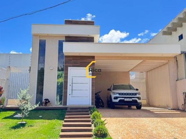OPORTUNIDADE! Casa c/ Piscina e Toda Planejada no Villa Suíça, c/ Cozinha Enorme