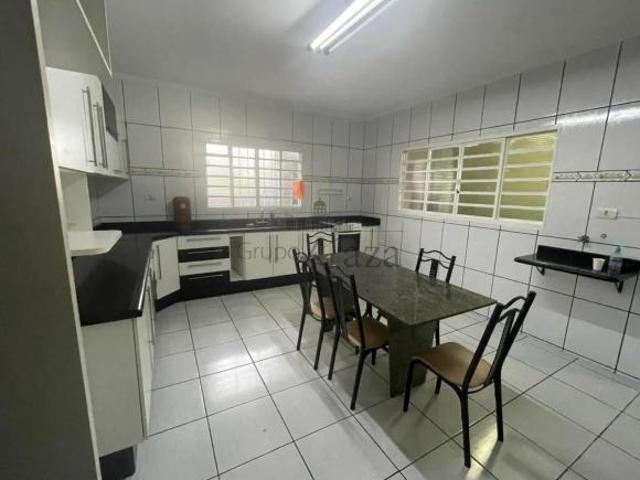 Oportunidade Casa Centro Jacareí 3 Dormitórios 160m²