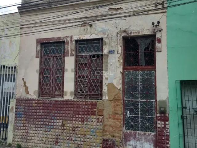 Oportunidade: Casa Central em Campos para Comércio Preço Incomparável!