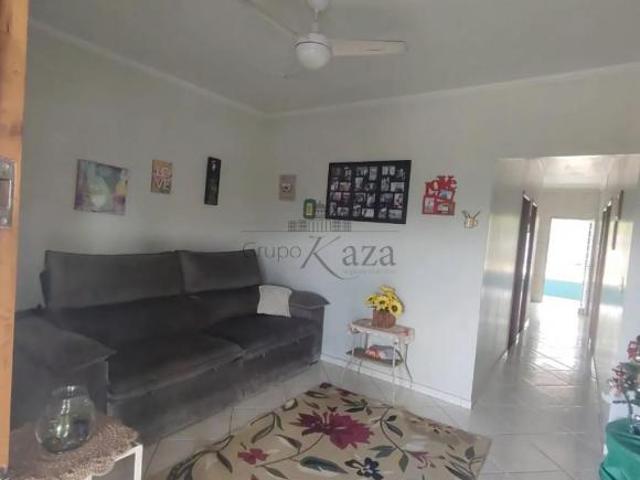 Oportunidade Casa Chácaras Pousada do Vale 5 Dormitórios 150m²
