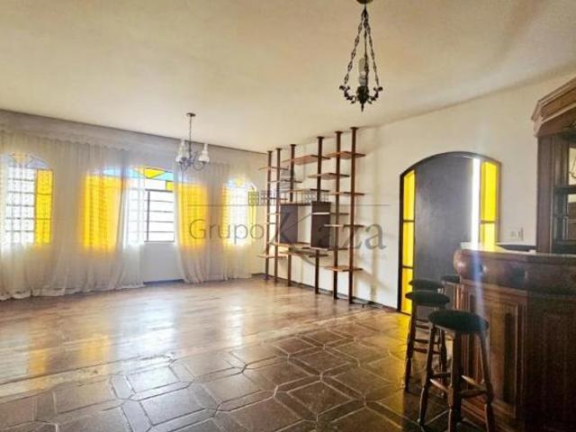 Oportunidade Casa Cidade Jardim Jacareí 3 Dormitórios 340m²
