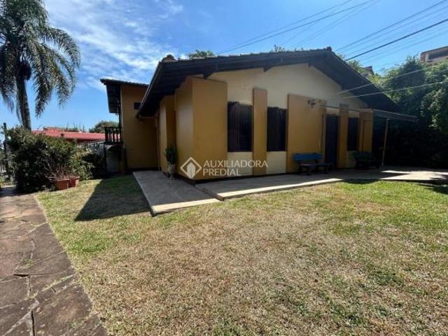 Oportunidade casa com 3 dormitorios,1 suíte,+ 2 banheiros,2 vagas garagem e linda vista