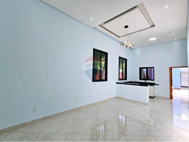 OPORTUNIDADE CASA COM 3 DORMITÓRIOS COM SUÍTE, AR CONDICIONADO E PISCINA AQUECIDA