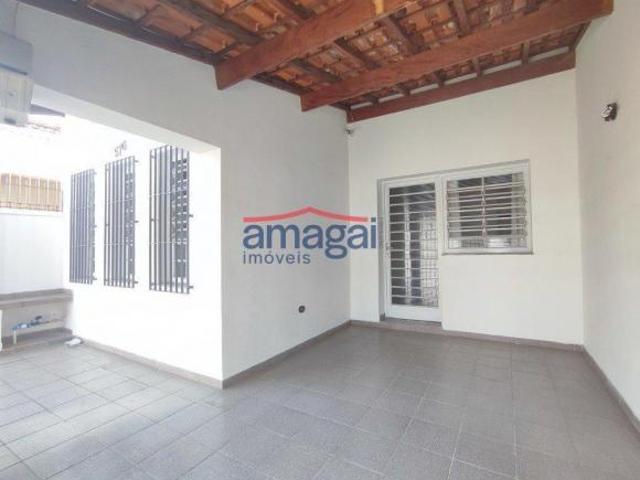 Oportunidade Casa com 3 dormitórios na área central de Jacareí, com localização comercial