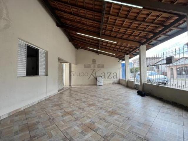 Oportunidade Casa com 3 Edículas Parque Industrial 216m²