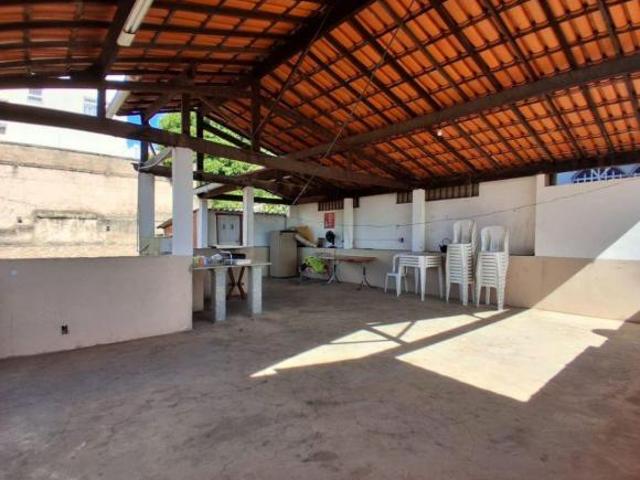 Oportunidade Casa com 3 quartos, varandão piscina perto da Av. do Contorno