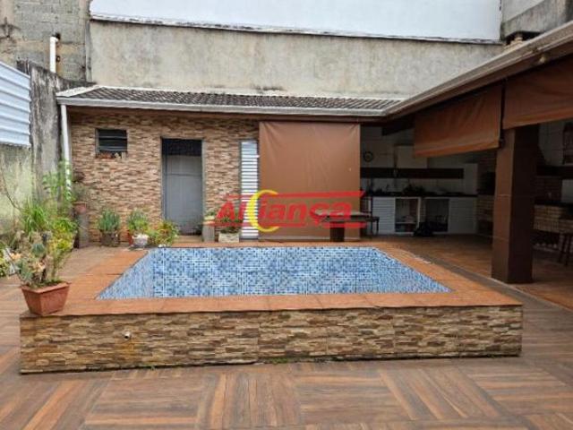 OPORTUNIDADE! CASA COM 3 QUARTOS, 4 VAGAS A VENDA, 300M² JD.CITY GUARULHOS/SP