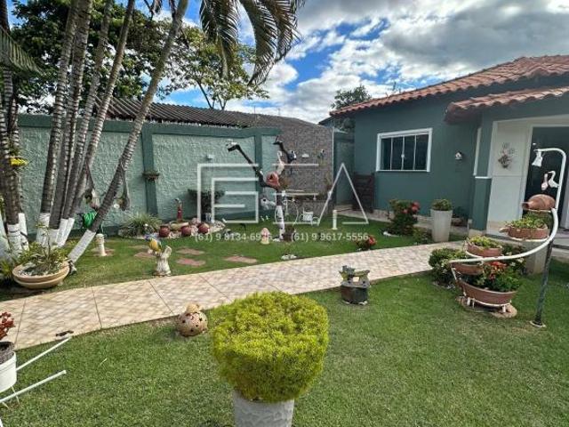 OPORTUNIDADE! CASA COM 03 QUARTOS SENDO 01 SUÍTE E EDÍCULA COM CHURRASQUEIRA