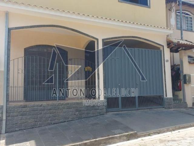 OPORTUNIDADE! Casa com 2 Quartos, Varanda e Garagem | Ótima Localização | R$ 320.000,00