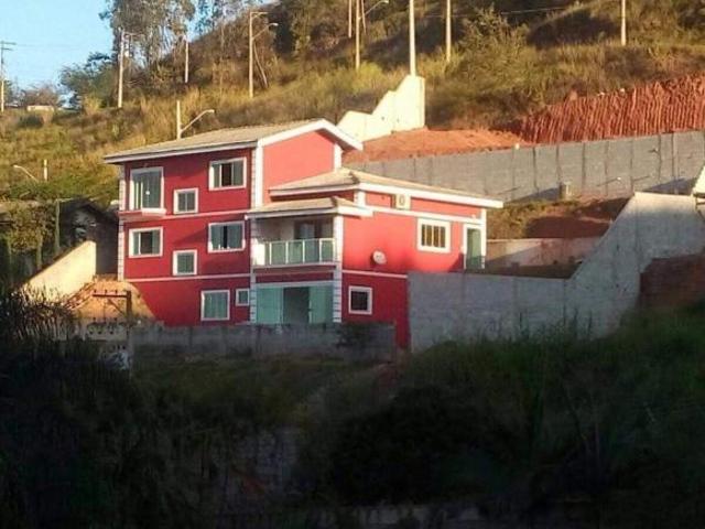 Oportunidade! Casa com 5 quartos, piscina com borda infinita