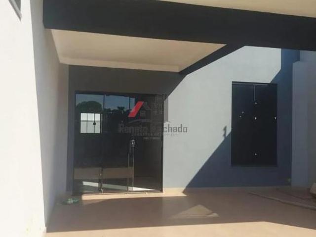 Oportunidade ! Casa com design exclusivo no Jardim Interlagos II, 3 quartos 1 suíte, garagem cobe