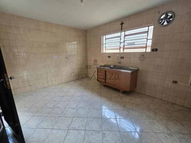 Oportunidade Casa com Edícula Bosque dos Eucaliptos 2 Dormitórios 275m²